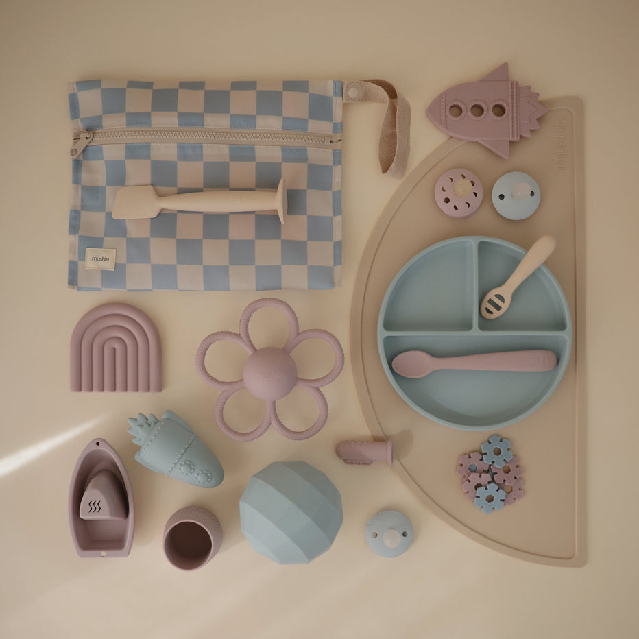 Daisy Rattle Teether – Mushie
