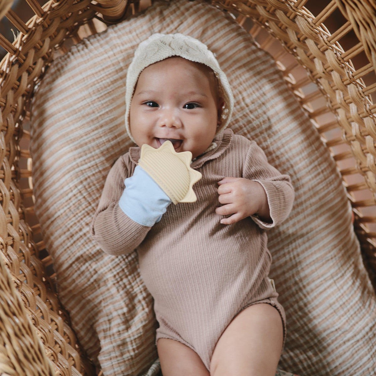 Sun Teething Mitten – Mushie