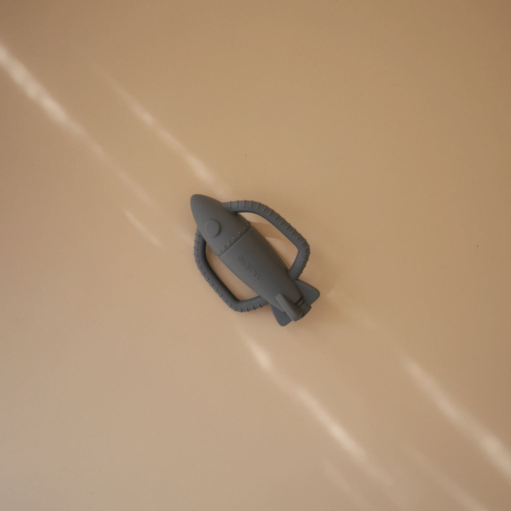 Rocket Rattle Teether – Mushie