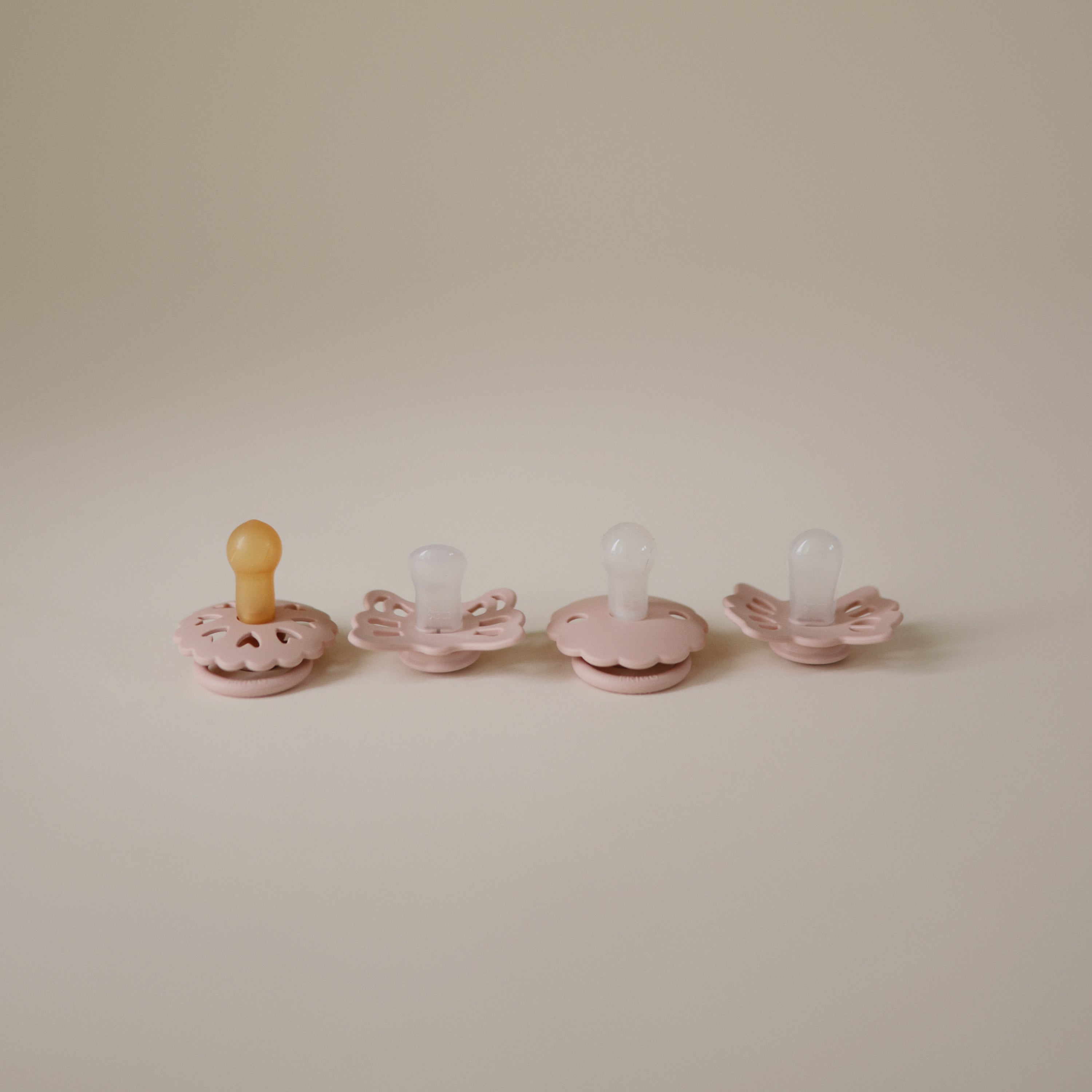 FRIGG Baby's First Pacifier Floral Heart (Blush) 4-Pack – Mushie