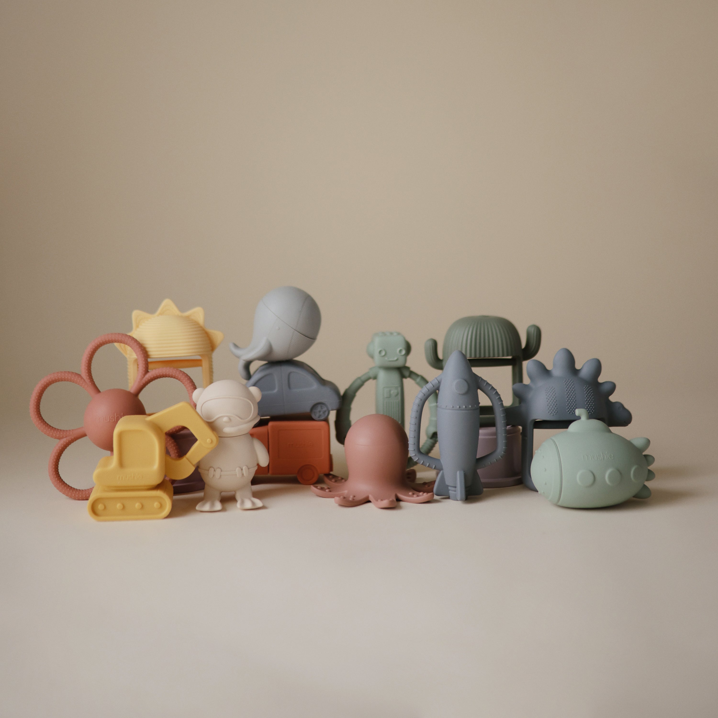 Daisy Rattle Teether – Mushie