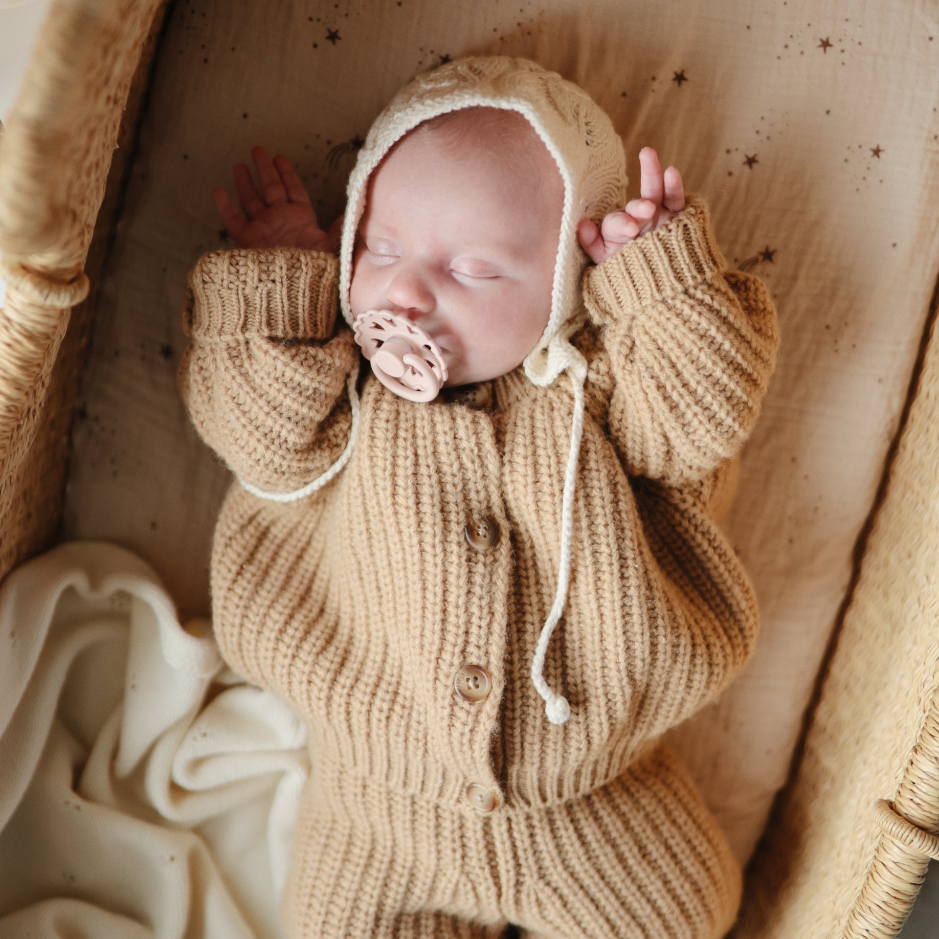 FRIGG Baby's First Pacifier Floral Heart (Blush) 4-Pack – Mushie