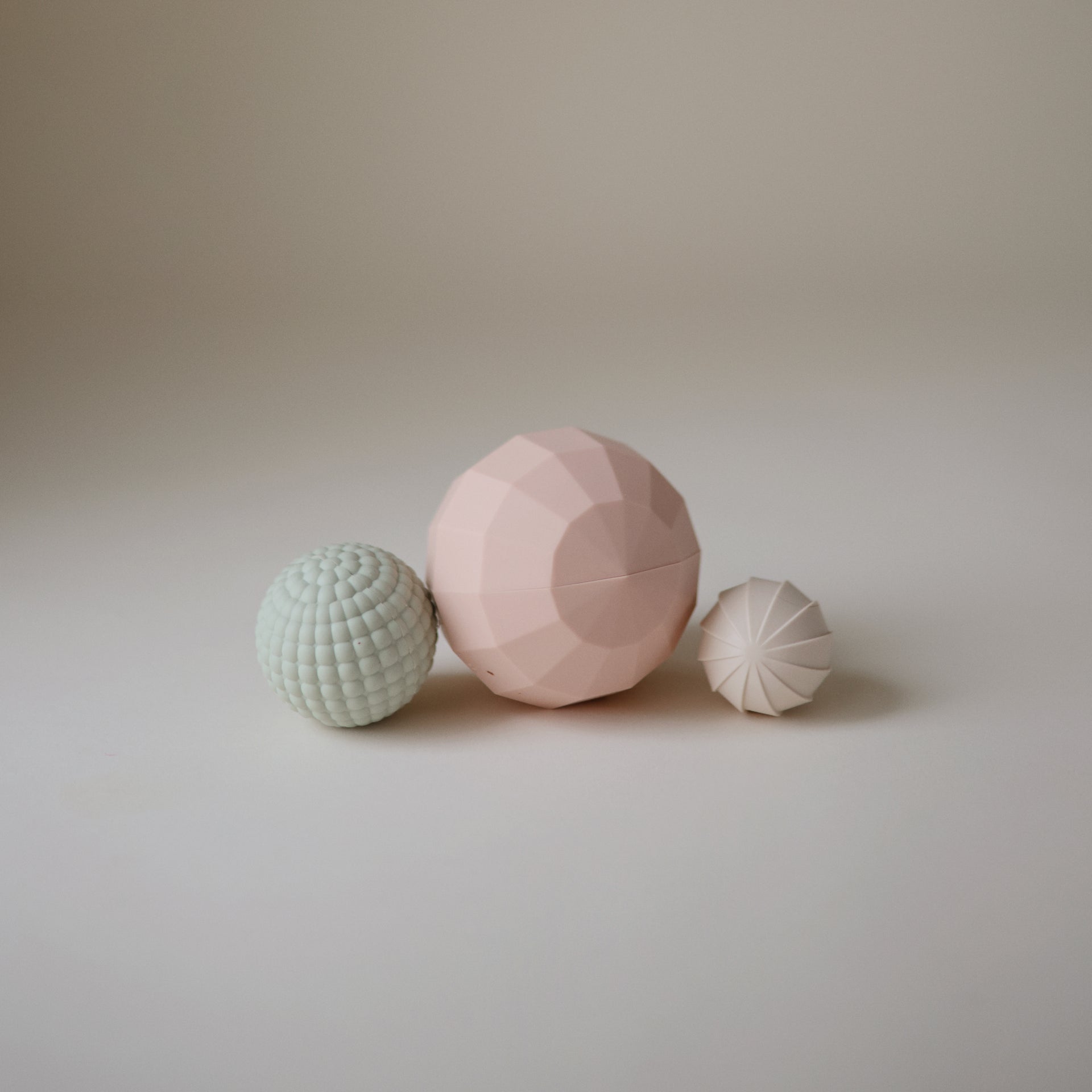 Nesting Spheres Sensory Toy – Mushie
